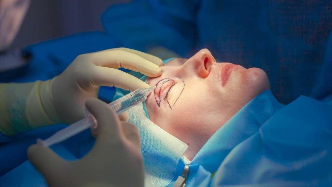 What is an upper eyelid hernia and how to treat it? • OT.CO Clinic