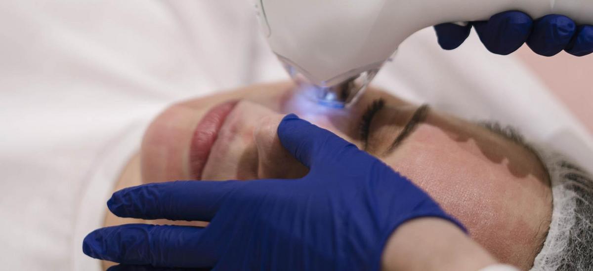Minimally invasive eyelid correction with TIXEL 2 laser • OT.CO Clinic
